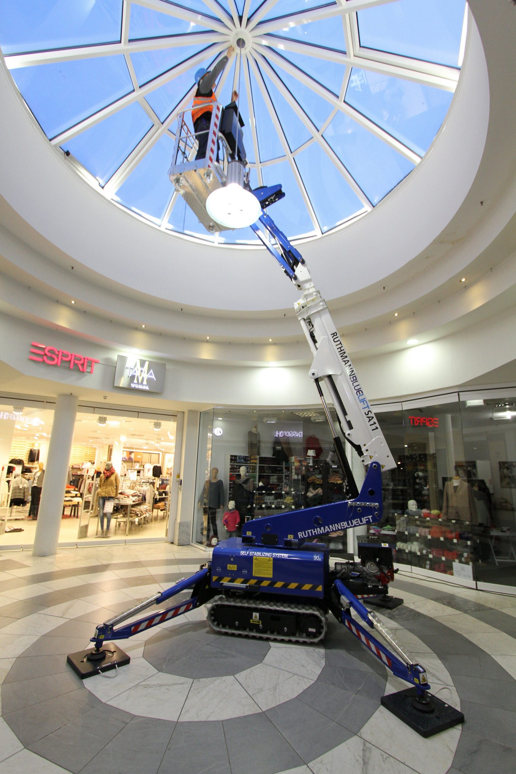 Ruthmann Bluelift Spider Platform – SciecoMotion